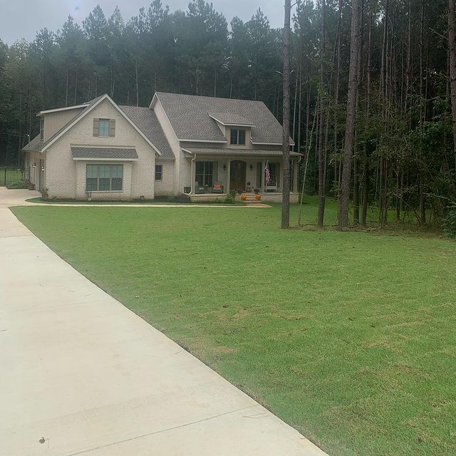 Lawn Care & Landscaping Services in Tuscaloosa | The Grounds Guys